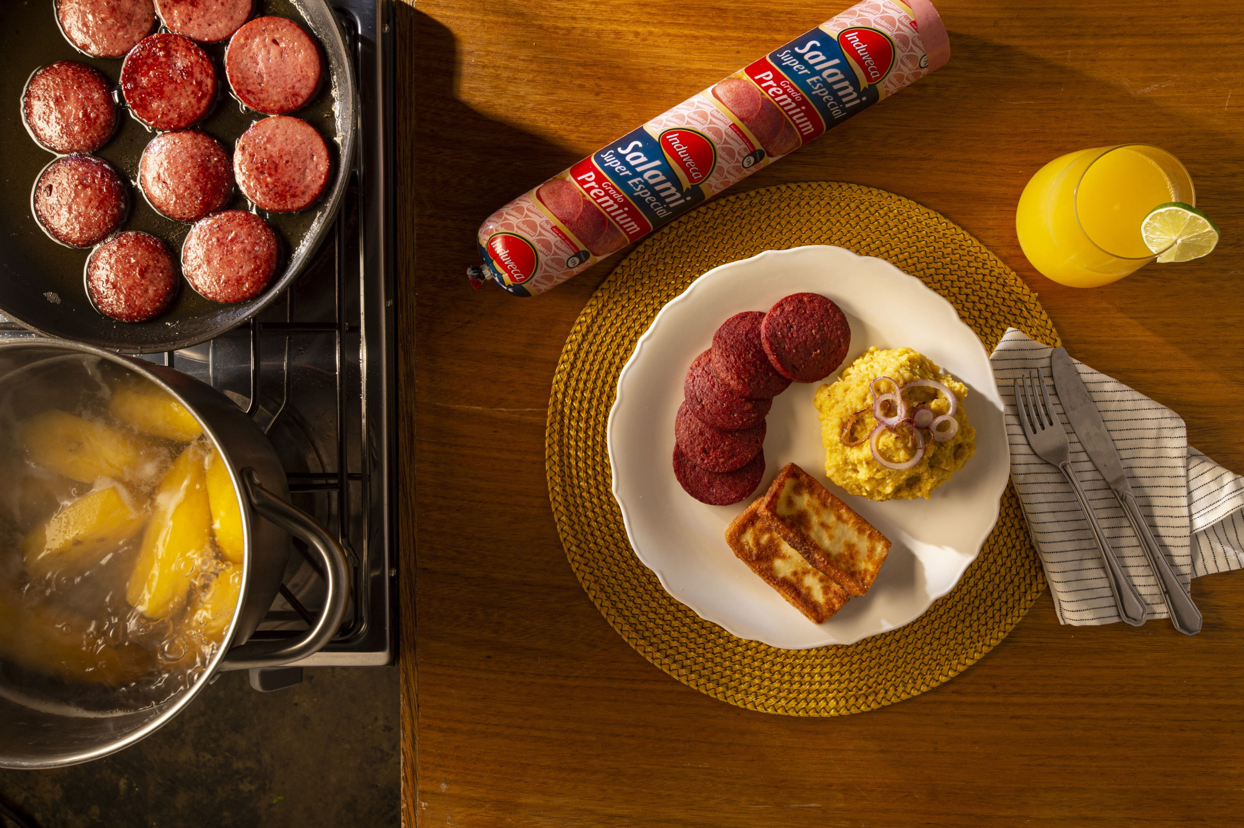 Receta de Salami frito, Mangú de plátanos y queso frito - Induveca