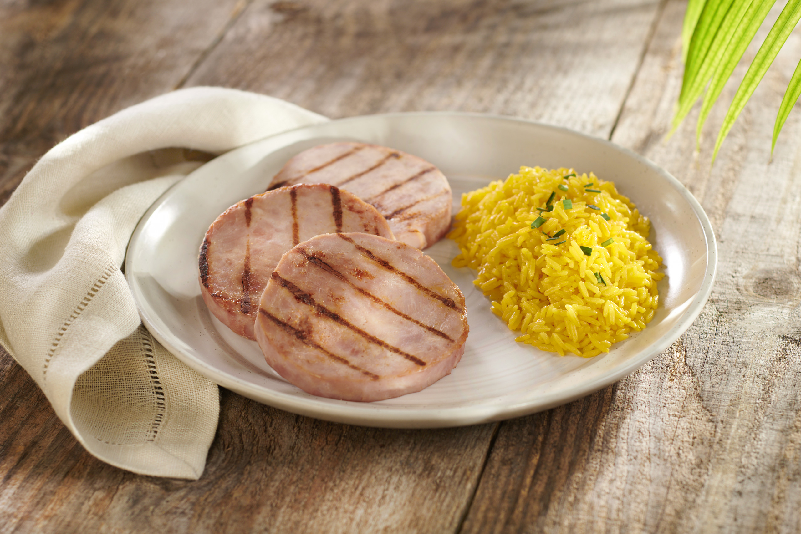 Steak de Jamón Induveca con arroz amarillo - Induveca