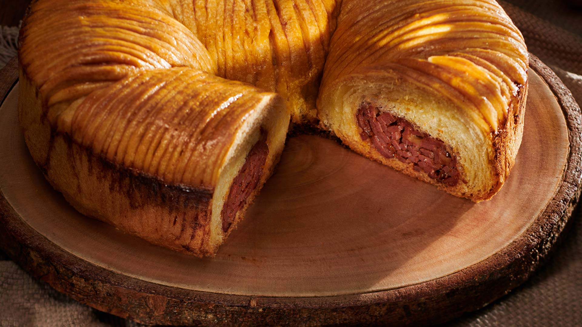 Pan de mantequilla relleno de Salami - Induveca