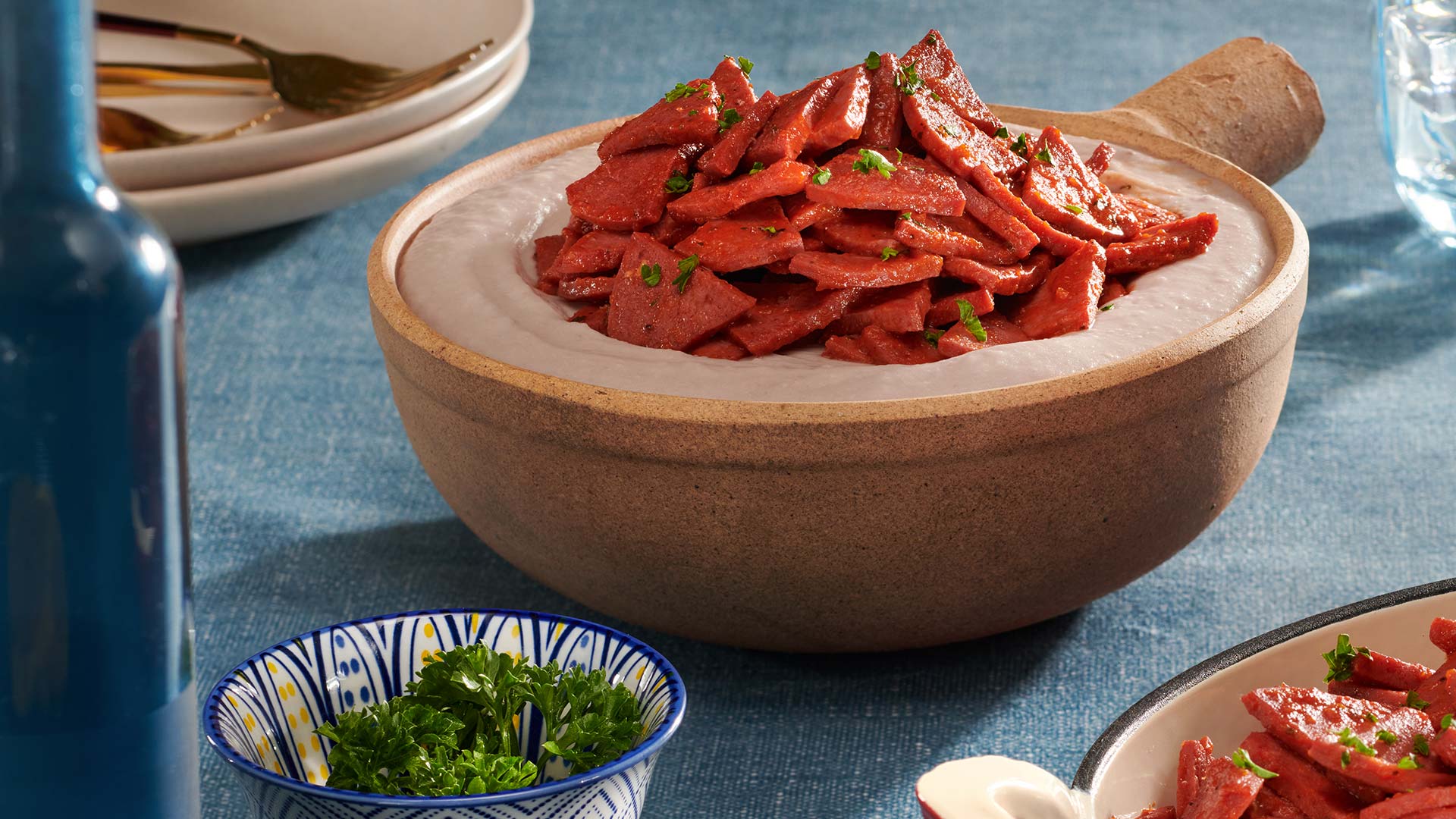 Cremoso de yautía coco con Salami guisado - Induveca